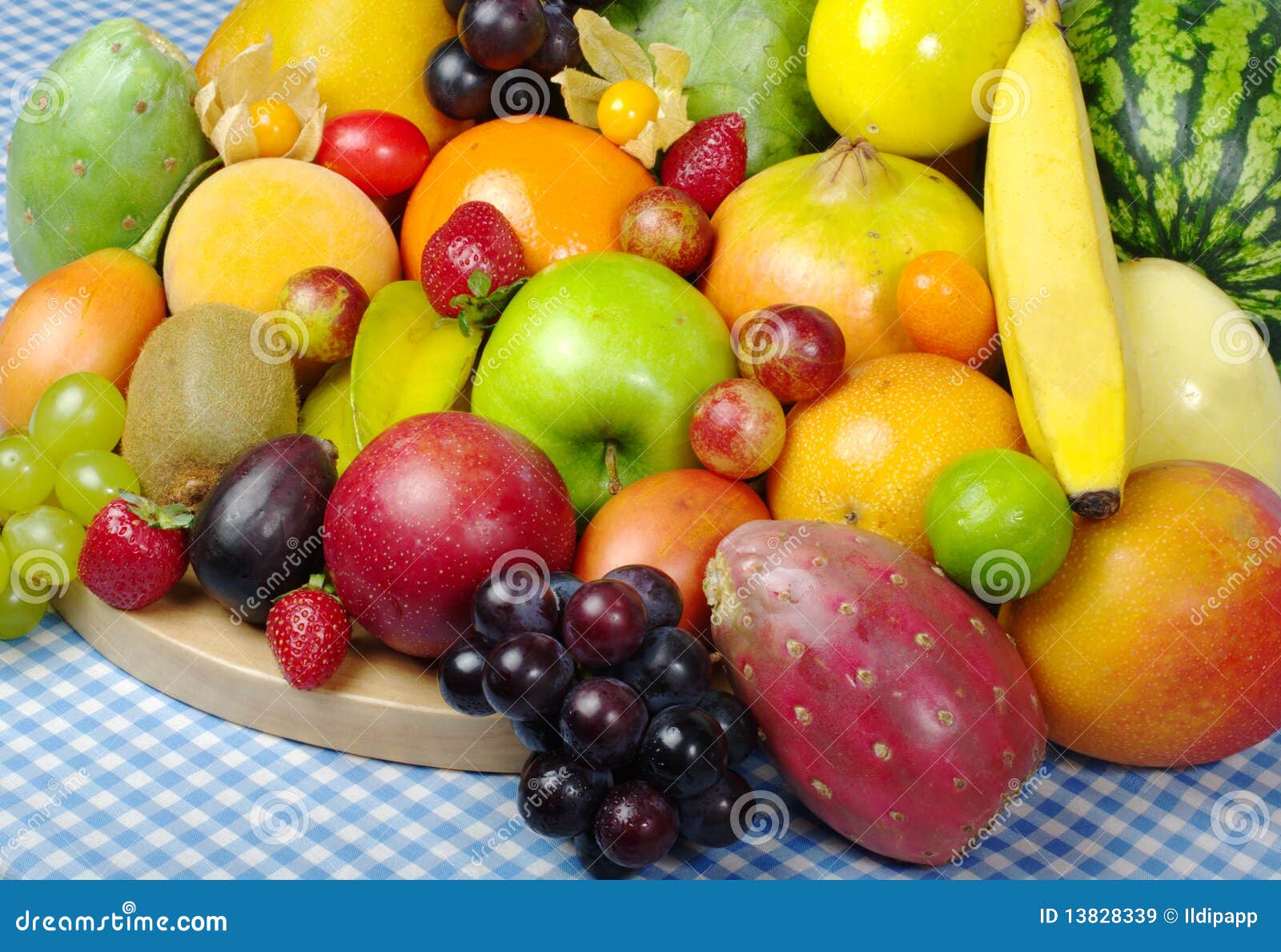 Exotische Vruchten Op Tafelkleed Stock Afbeelding - Image of banaan ...