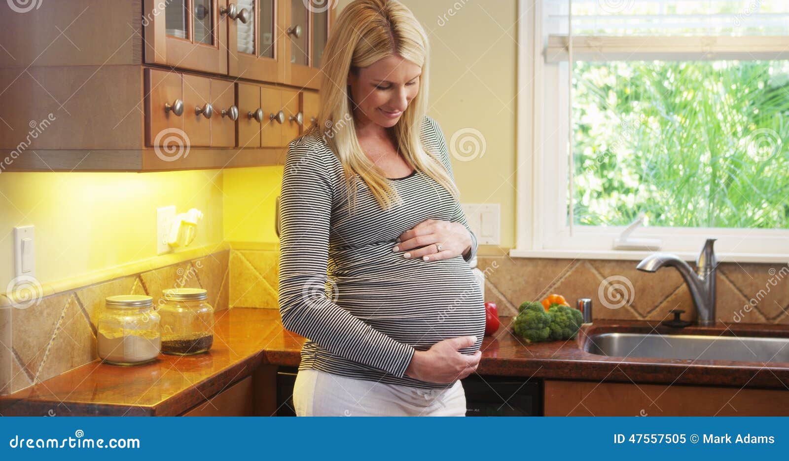 Expecting Mother Standing in Kitchen Stock Image - Image of green ...