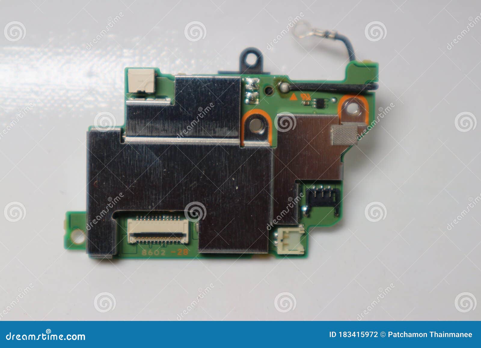 Expensive DSLR Camera Opens After Damage To The Internal System ...