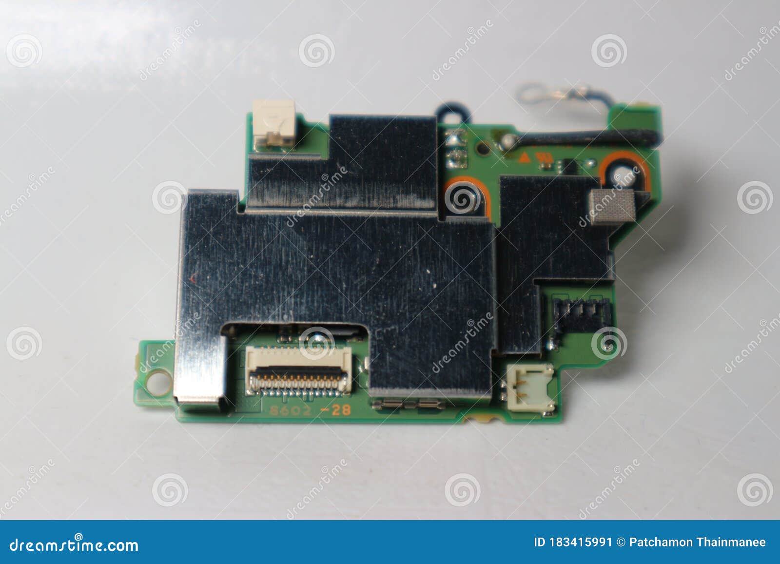 Expensive DSLR Camera Opens after Damage To the Internal System ...