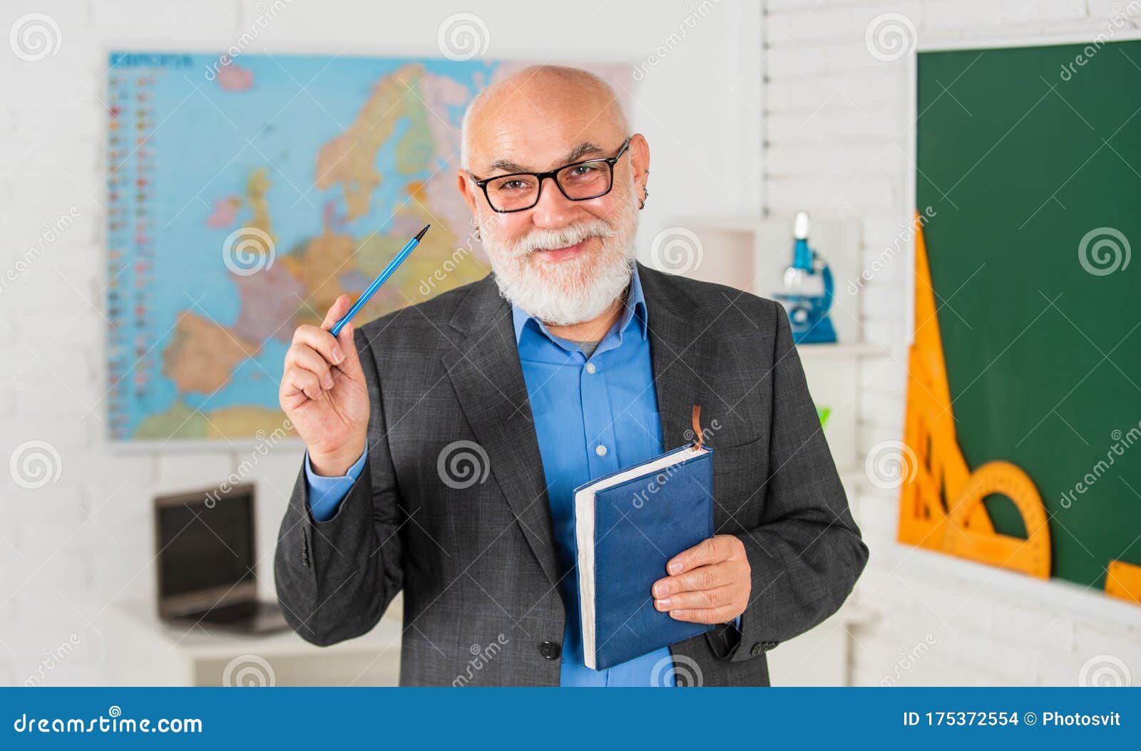 Experienced Lecturer. Mature Teacher Enjoy Teaching. Sharing Knowledge ...