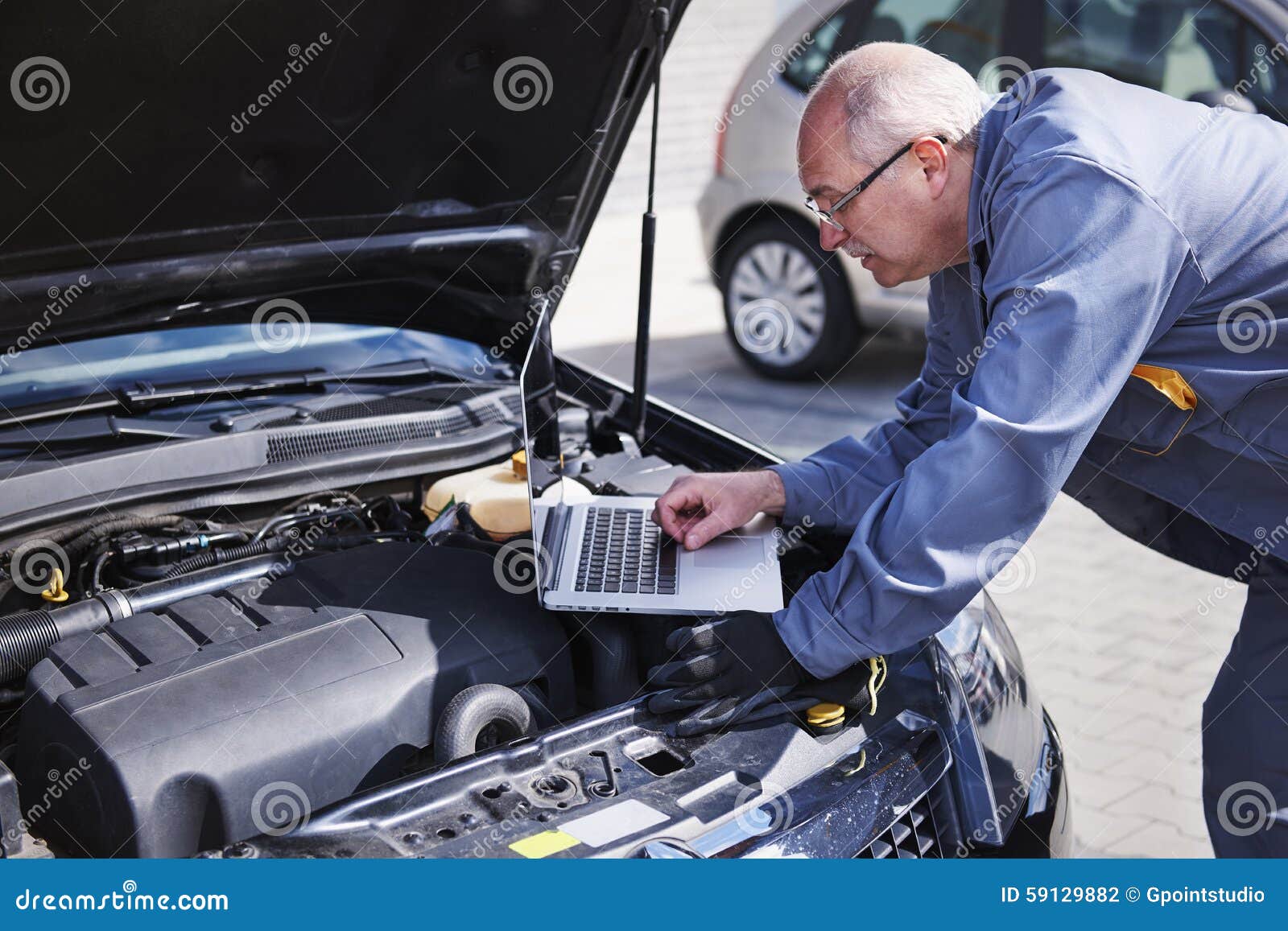 Experienced mechanic stock photo. Image of engine, industry - 59129882