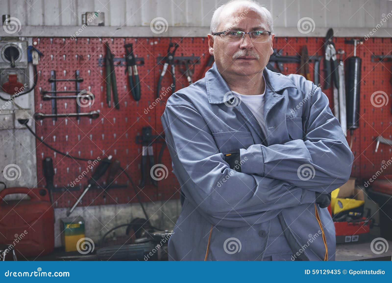 Experienced mechanic stock image. Image of crossed, repair - 59129435