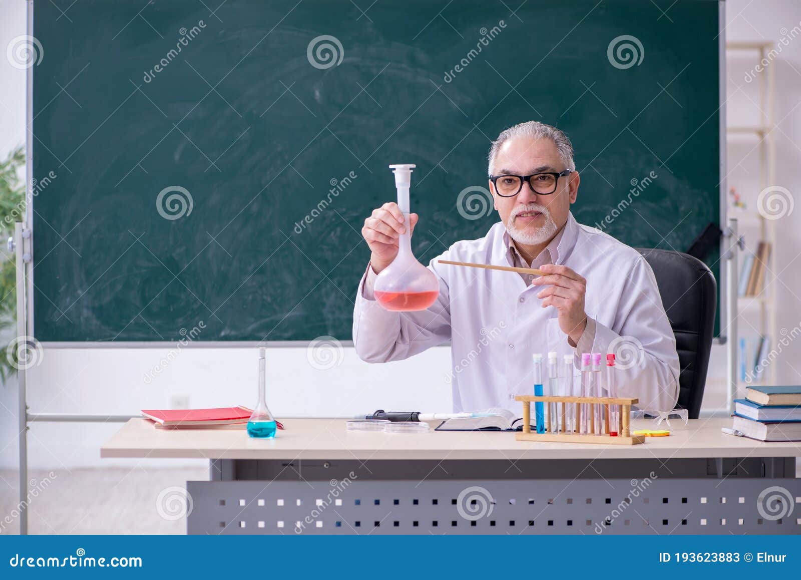 Experienced Old Scientist Working in the Lab Stock Image - Image of ...