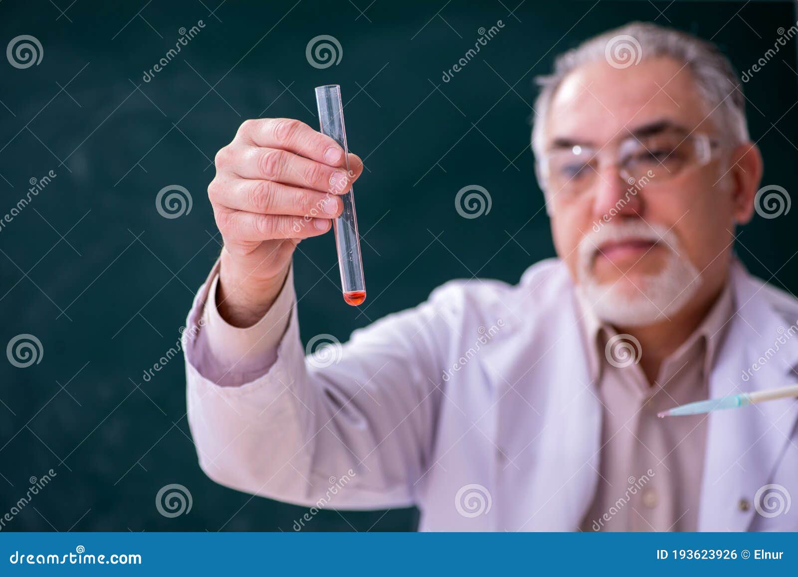 Experienced Old Scientist Working in the Lab Stock Photo - Image of ...