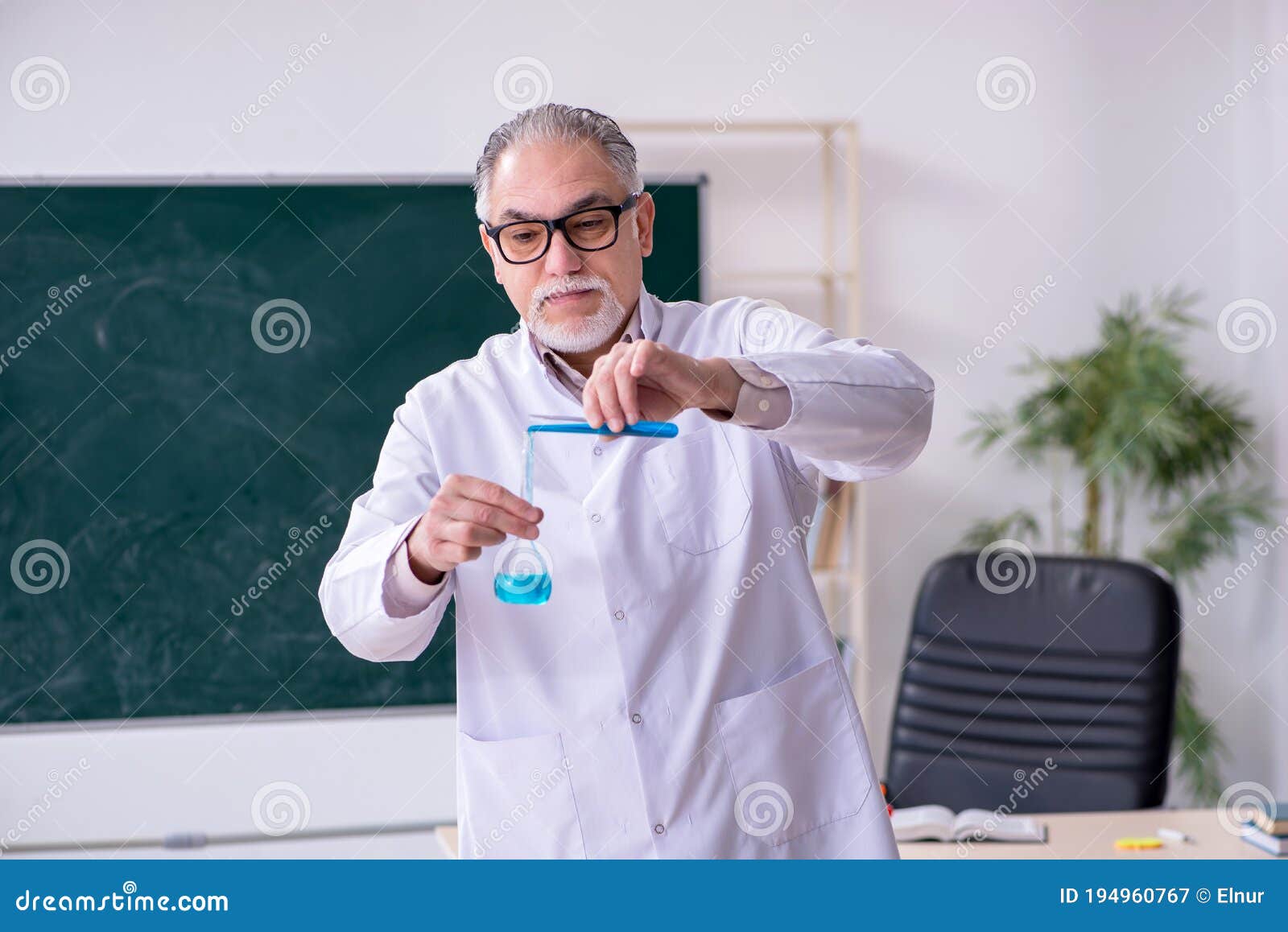 Experienced Old Scientist Working in the Lab Stock Image - Image of ...