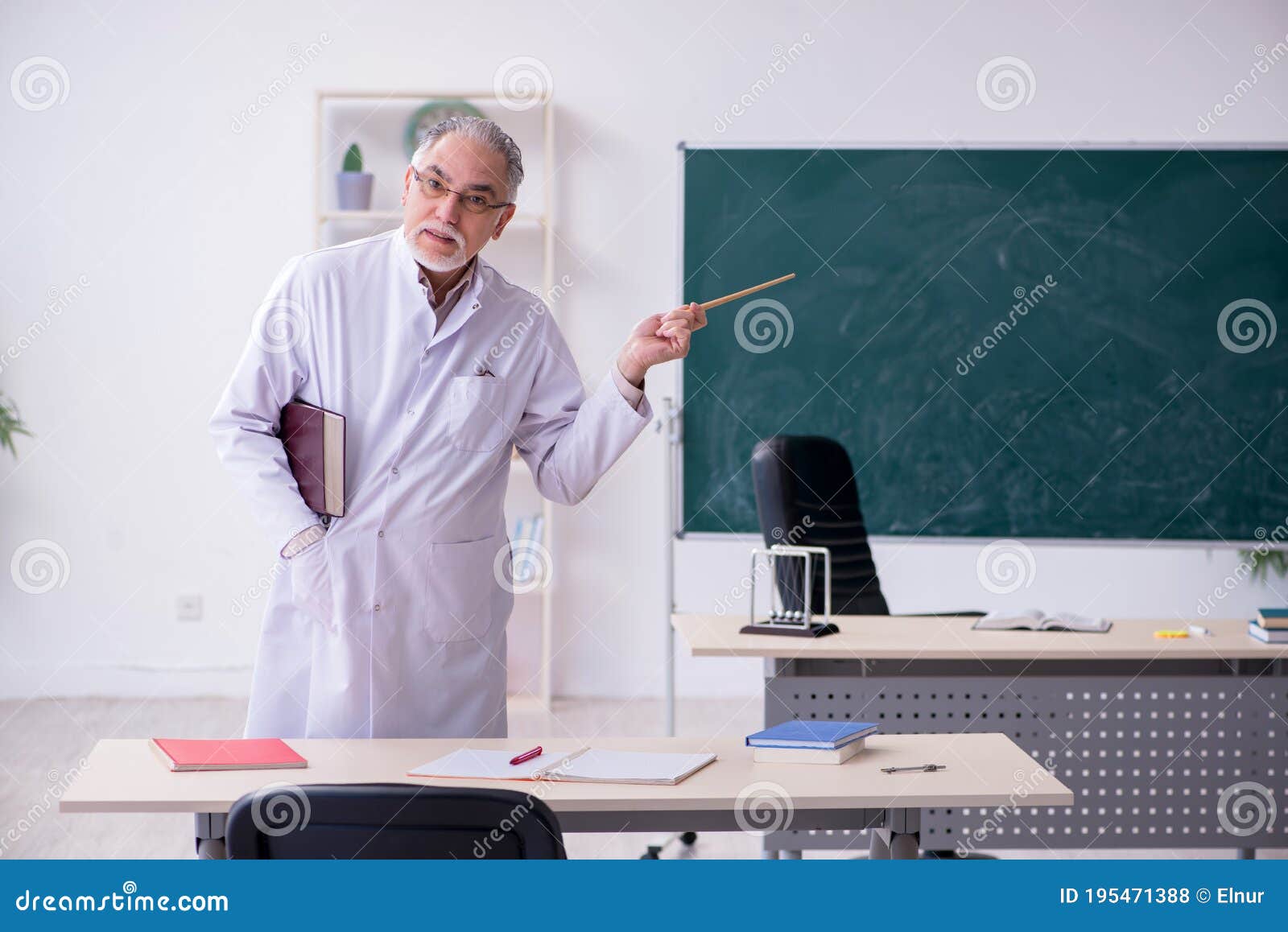 Experienced Old Scientist Working in the Lab Stock Photo - Image of ...