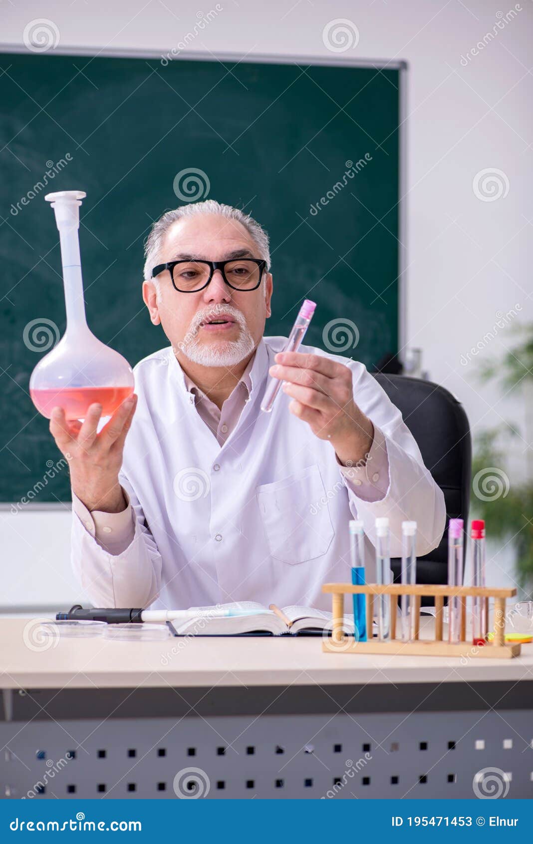 Experienced Old Scientist Working in the Lab Stock Image - Image of ...