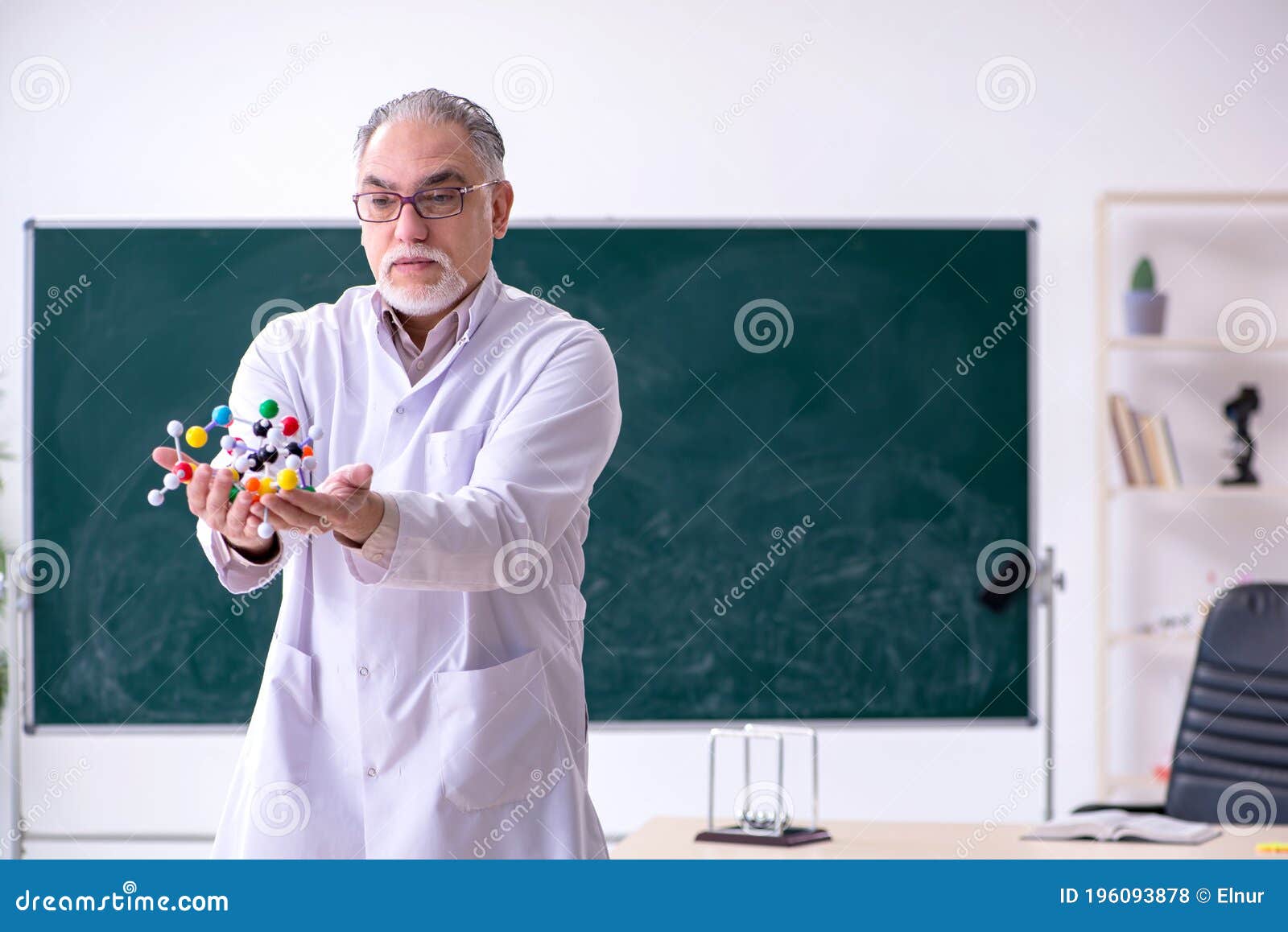 Experienced Old Scientist Working in the Lab Stock Photo - Image of ...