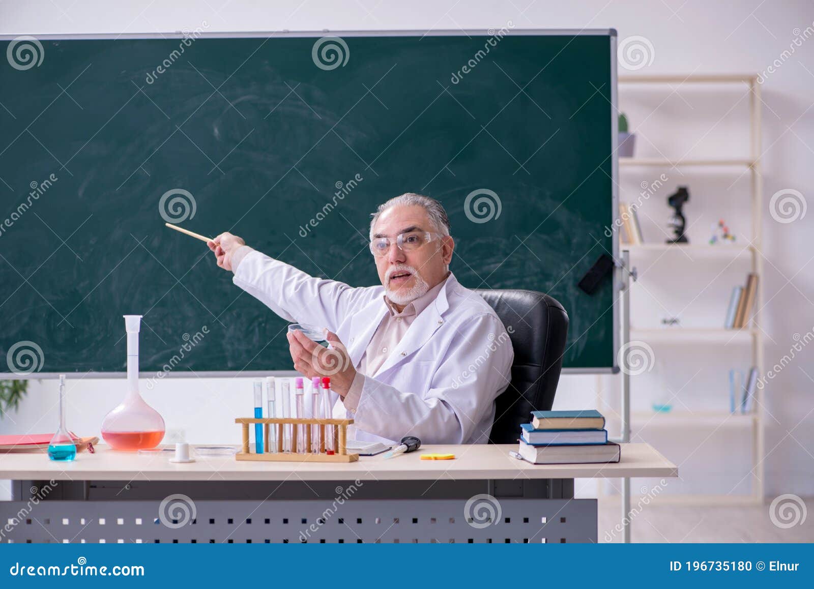 Experienced Old Scientist Working in the Lab Stock Photo - Image of ...