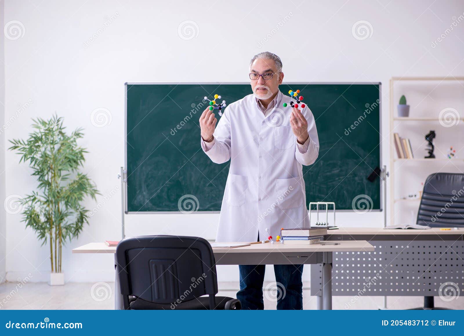 Experienced Old Scientist Working in the Lab Stock Photo - Image of ...