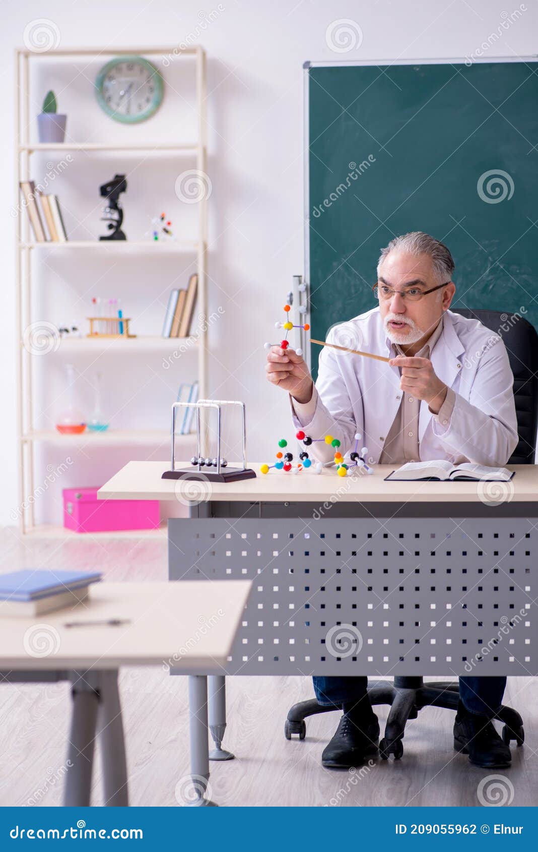 Experienced Old Scientist Working in the Lab Stock Photo - Image of ...