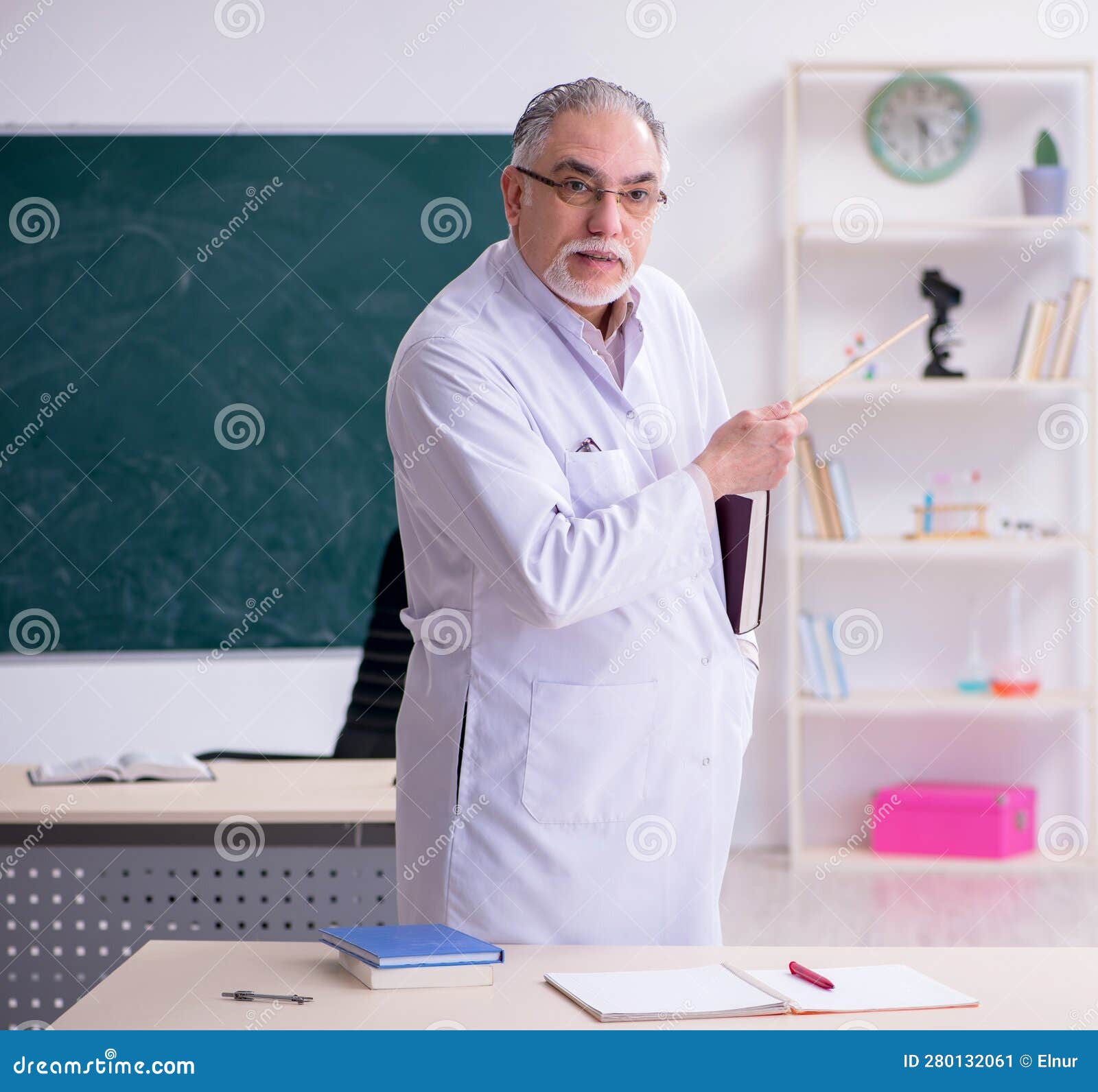 Experienced Old Scientist Working in the Lab Stock Image - Image of ...