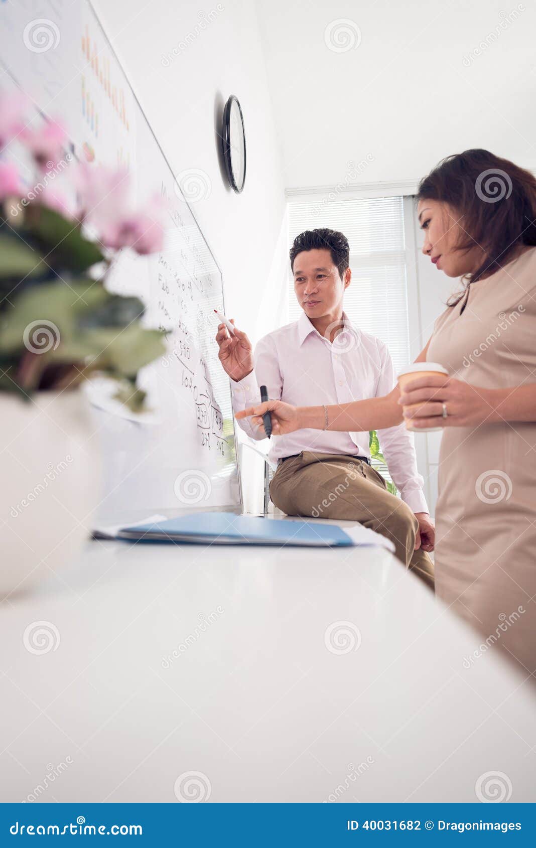 Explaining ideas stock photo. Image of meeting, people - 40031682