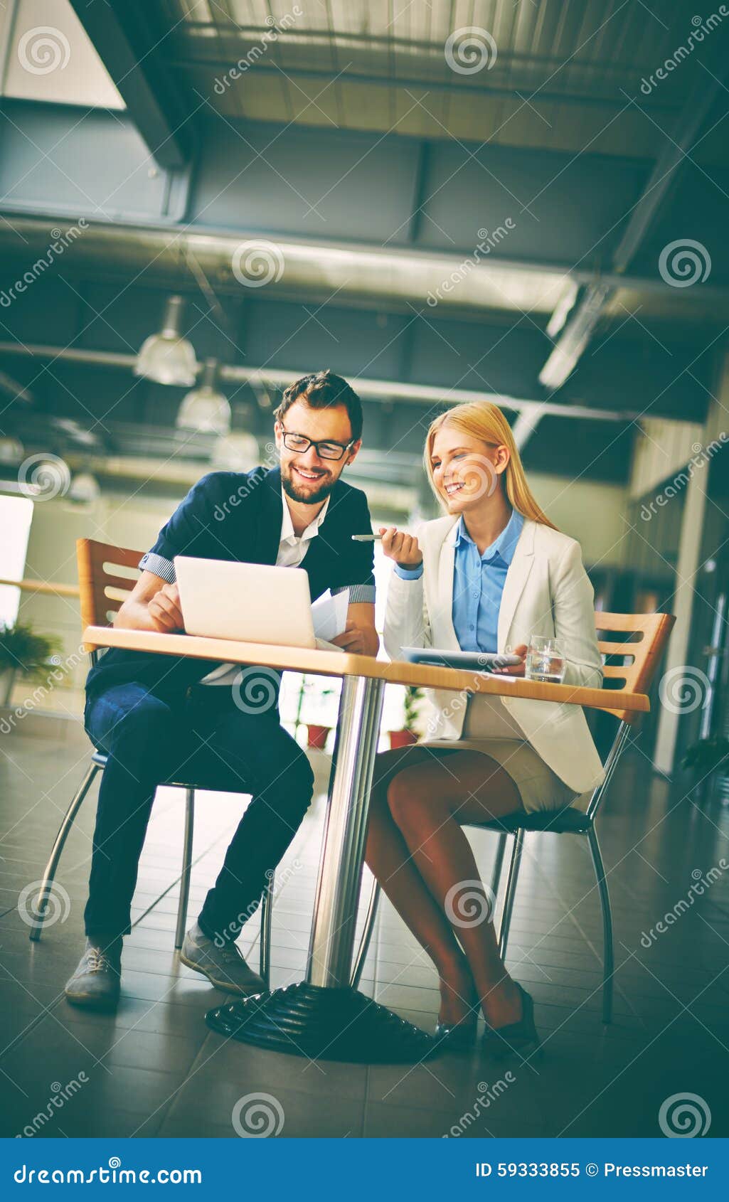 Explaining project stock image. Image of consulting, employee - 59333855