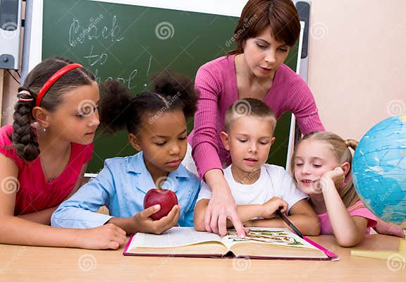 Explicação imagem de stock. Imagem de estudantes, literatura - 10188133