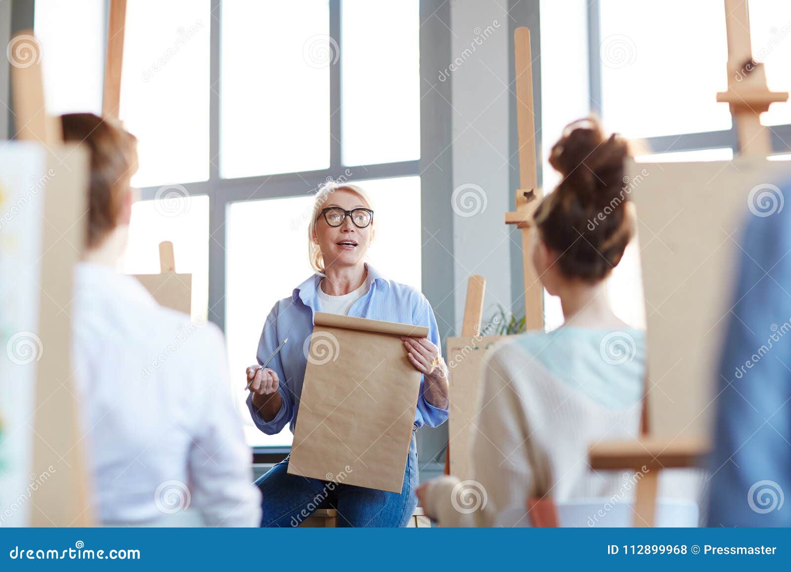 Explicaciones del profesor foto de archivo. Imagen de ilustraciones ...