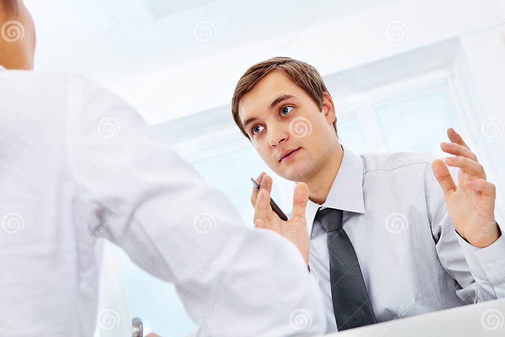 Explication image stock. Image du homme, associé, expliquer - 17451293