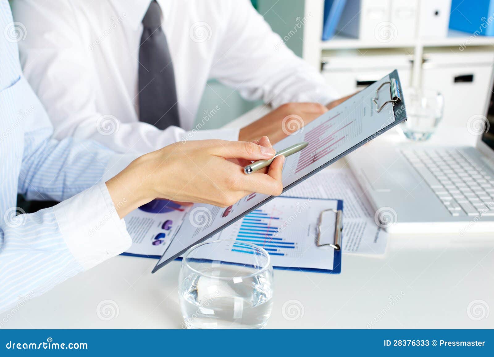 Explication image stock. Image du occupé, amélioration - 28376333