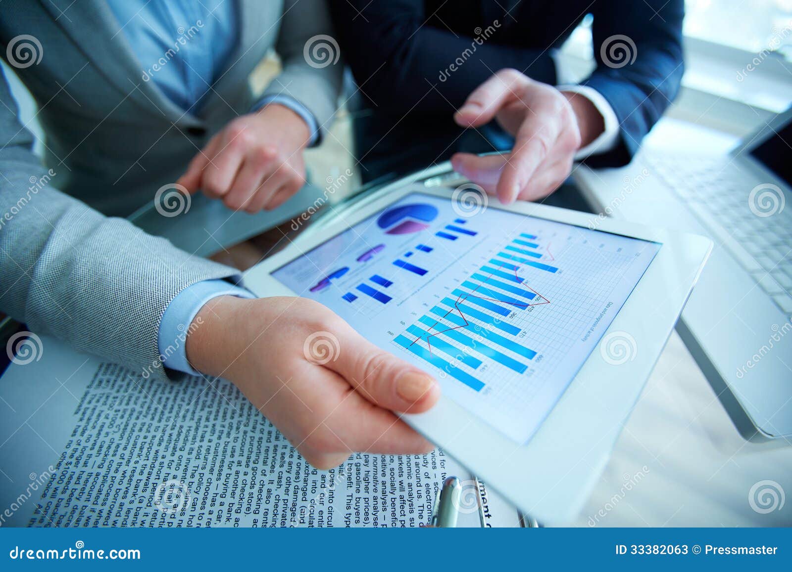 Explication image stock. Image du électronique, tableau - 33382063