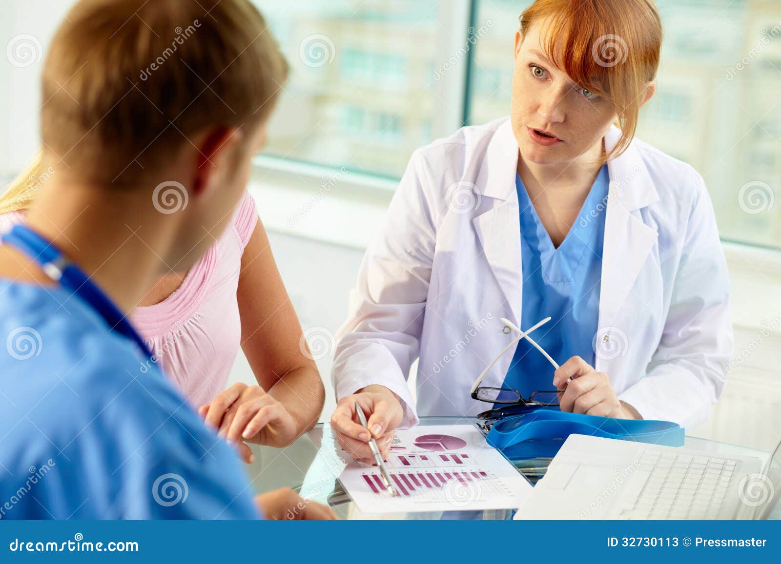 Explications image stock. Image du adulte, idée, infirmière - 32730113