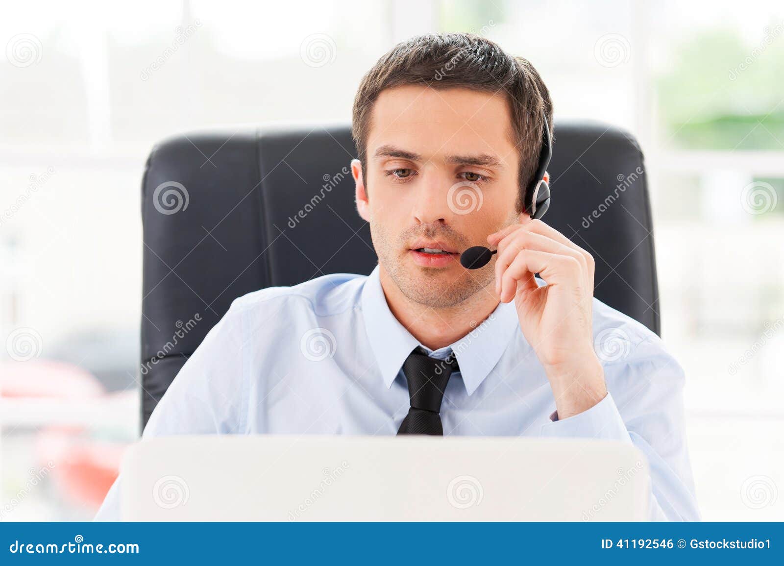 Exploitant op het werk stock foto. Image of laptop, klant - 41192546