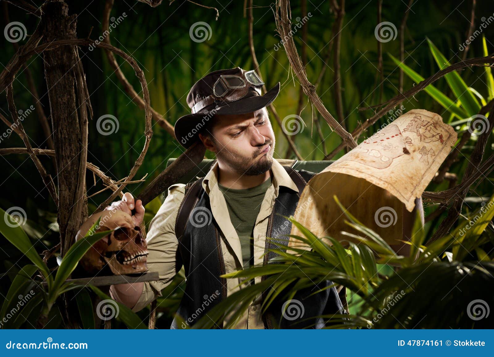 Explorador Perdido En La Selva Imagen de archivo - Imagen de turista ...