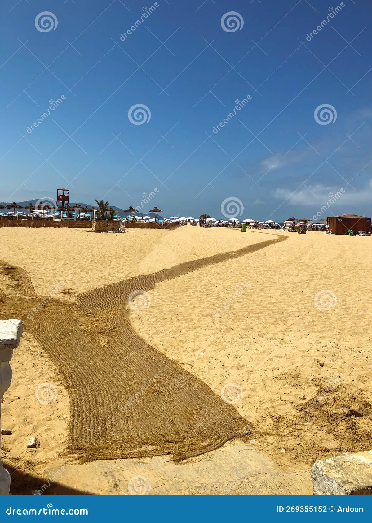 Explorar La Belleza De La Entrada De La Playa Marina Smir Foto de ...