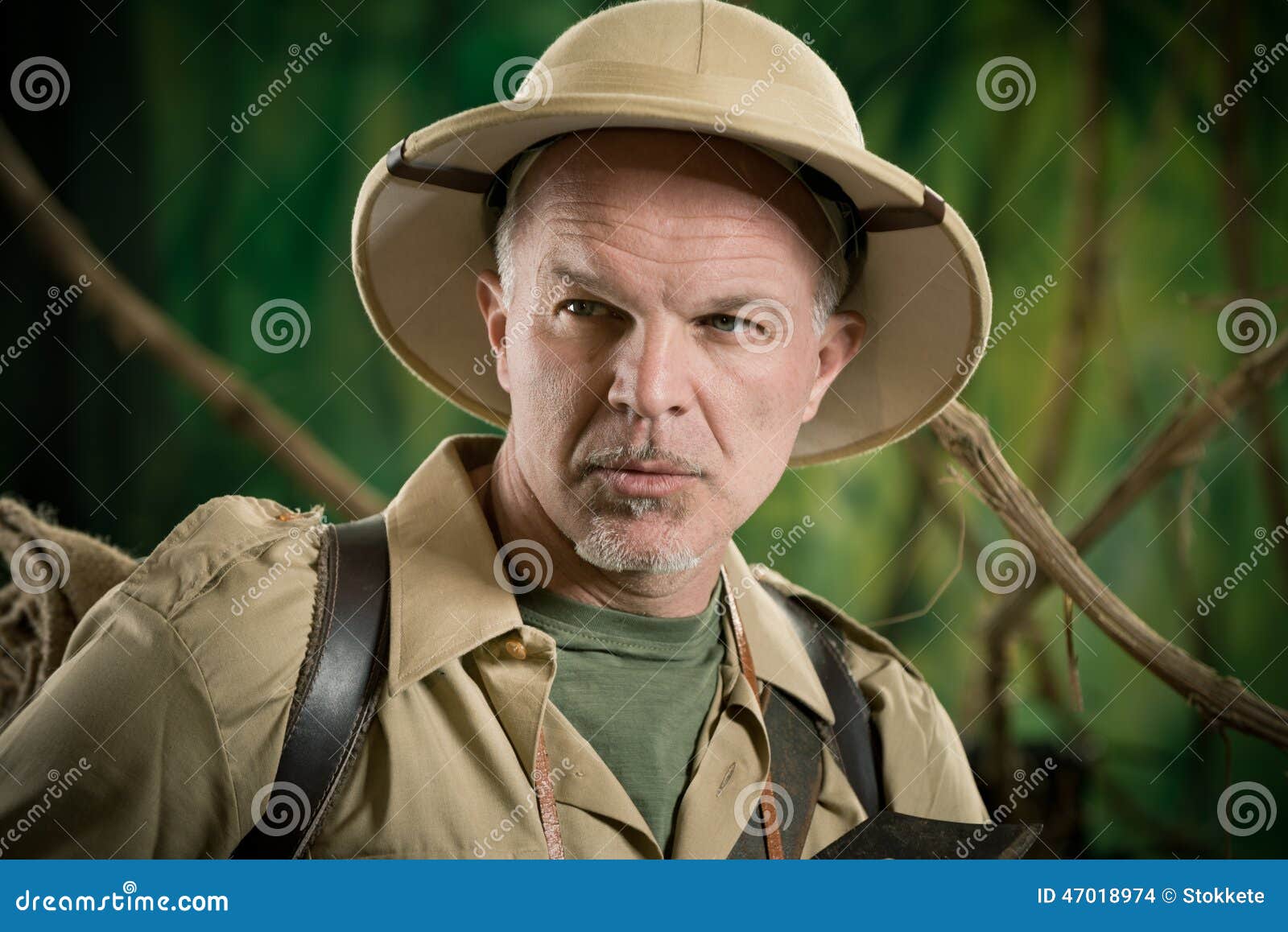 Explorateur Expert Dans La Jungle Photo stock - Image du exploration ...