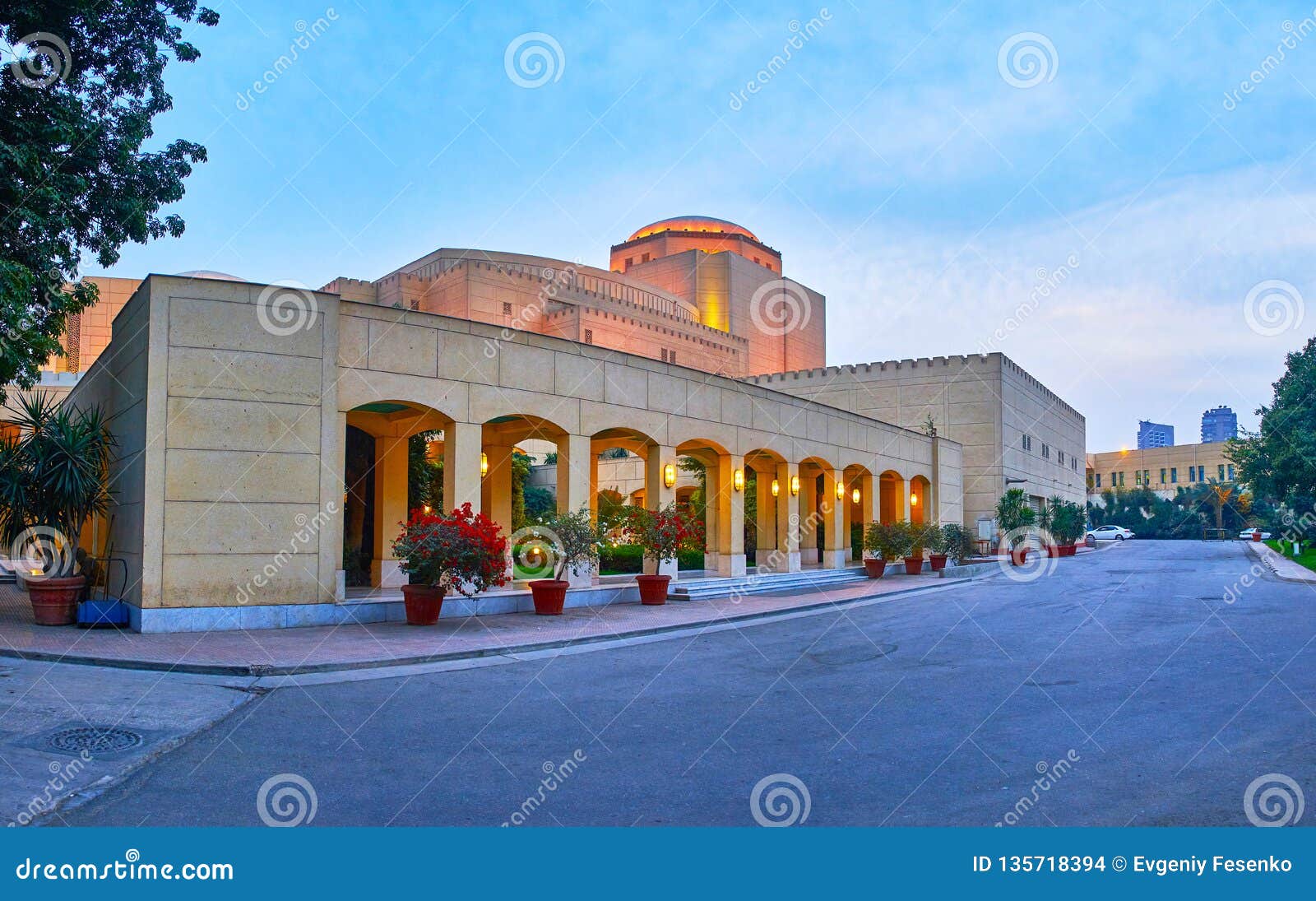 Explore El Centro Cultural Nacional De El Cairo, Egipto Foto de archivo ...