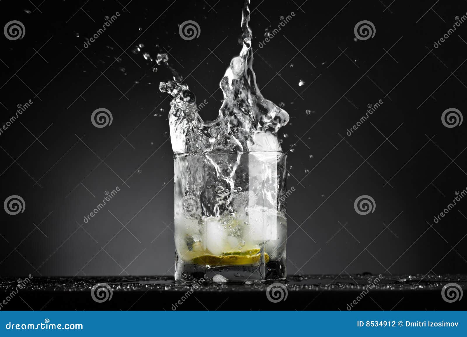 Explosión del agua (2) foto de archivo. Imagen de drinking - 8534912