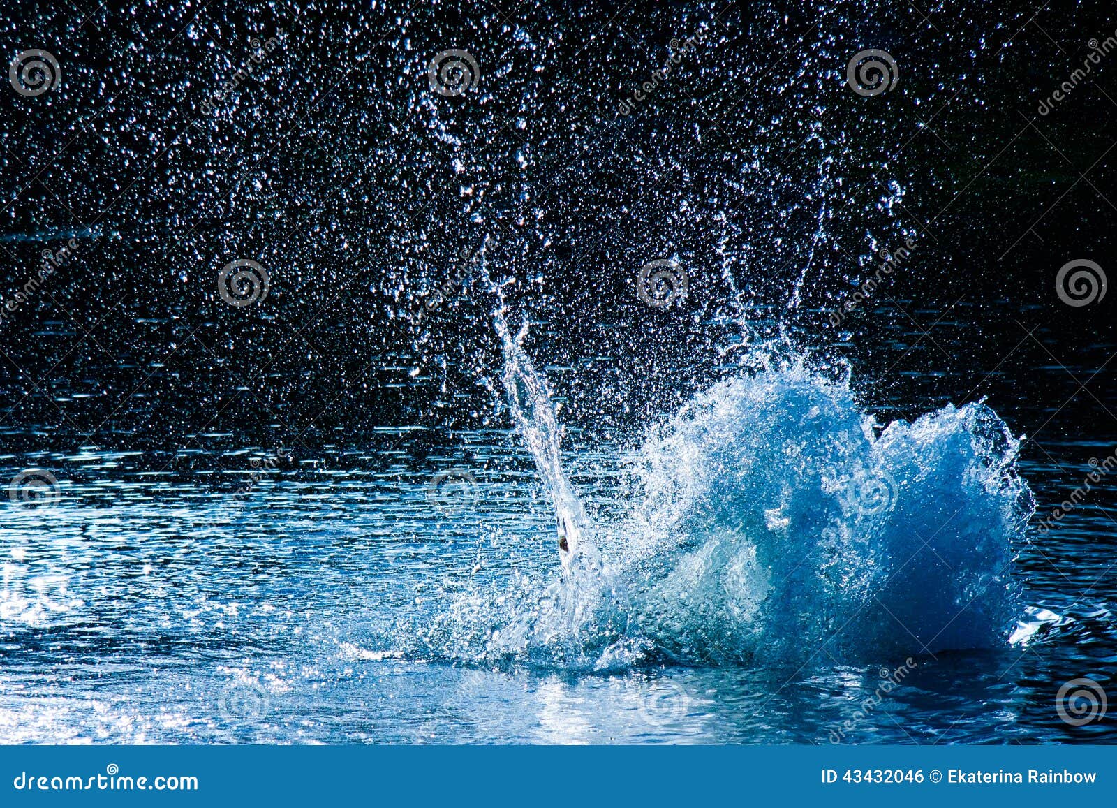 Explosión del agua foto de archivo. Imagen de color, deslumbrante ...