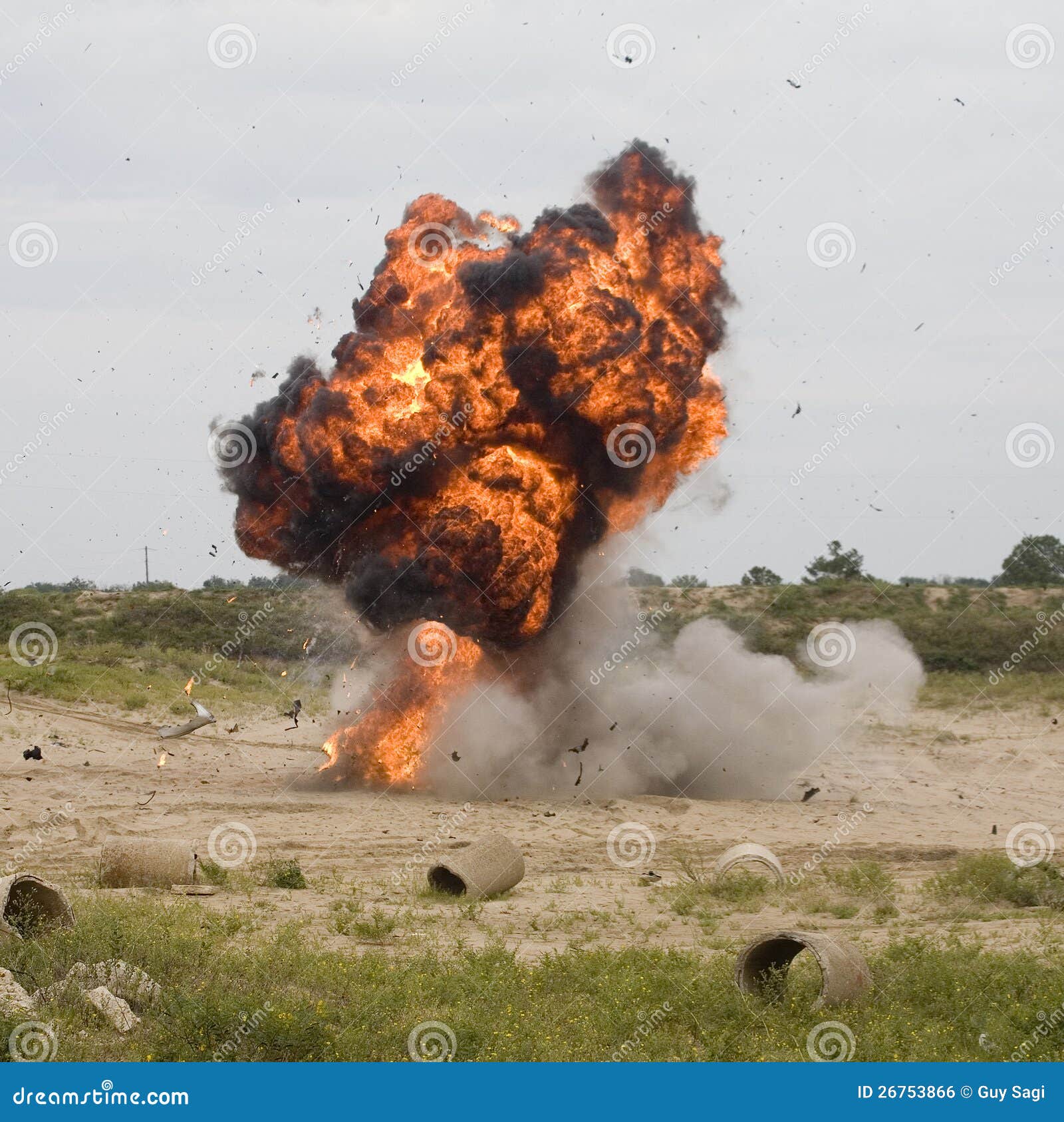 Explosie stock foto. Image of stof, vlammen, verbranding - 26753866