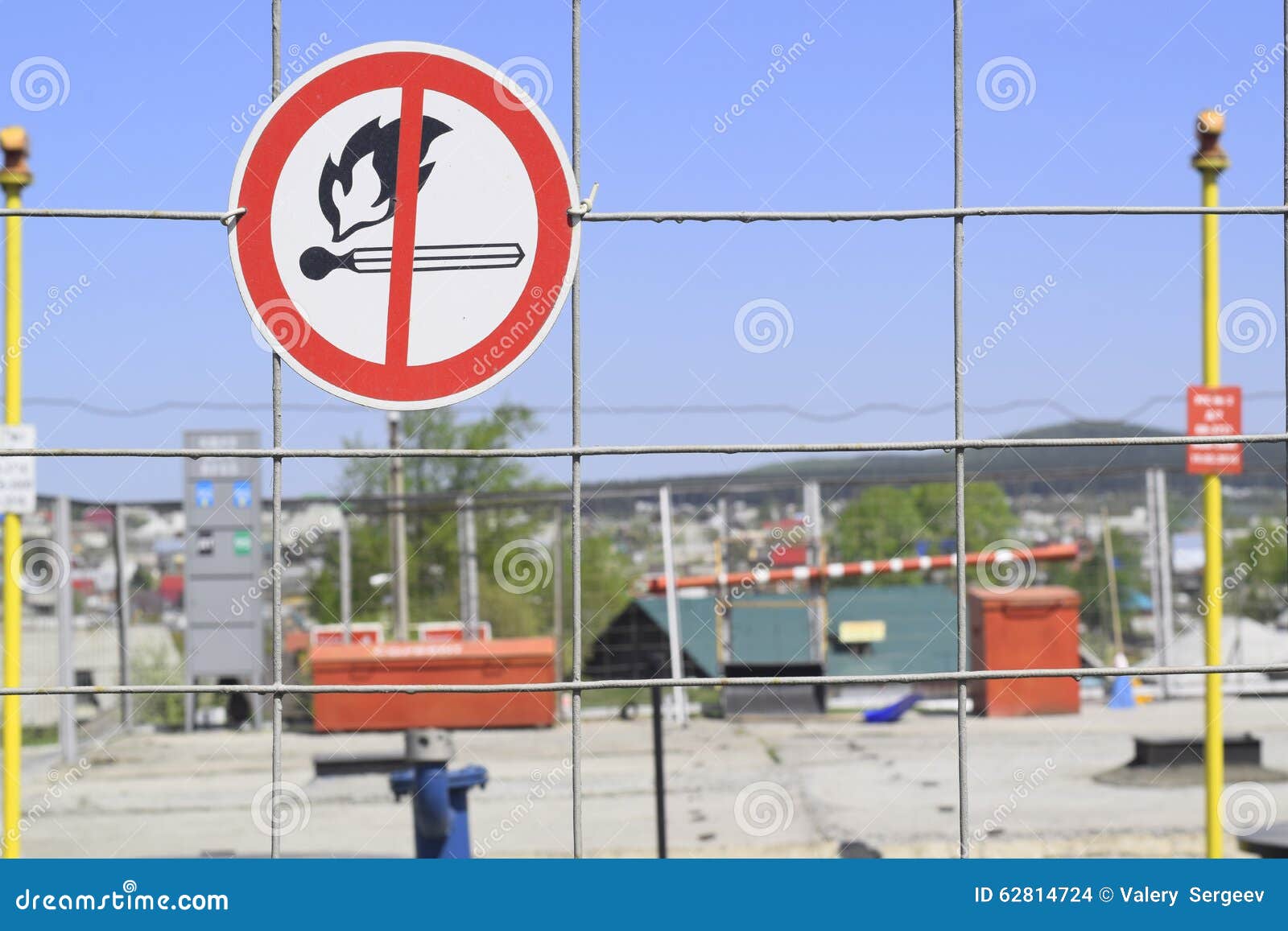 Explosif Inflammable De Signe Photo stock - Image du essence, flamme ...