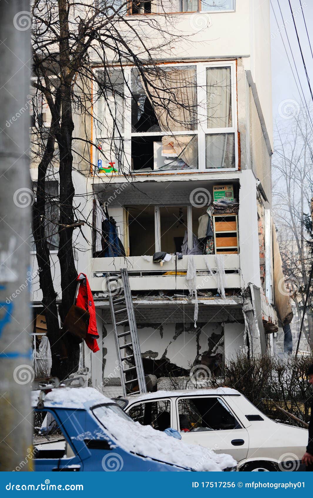 Explosion in Bacau, Romania Editorial Photo - Image of oxygen, helmet ...