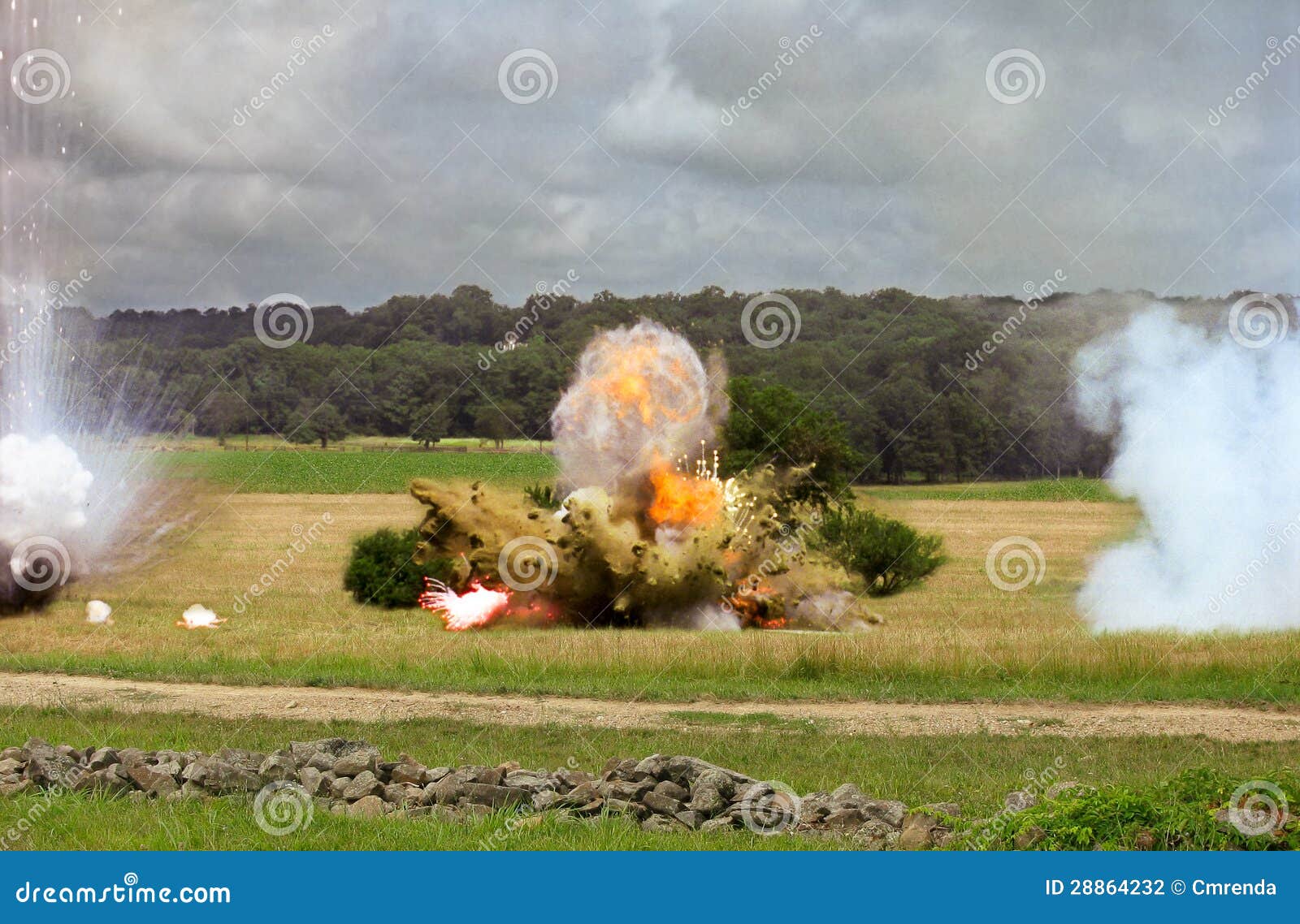 Explosion de canon Shell photo stock. Image du américain - 28864232