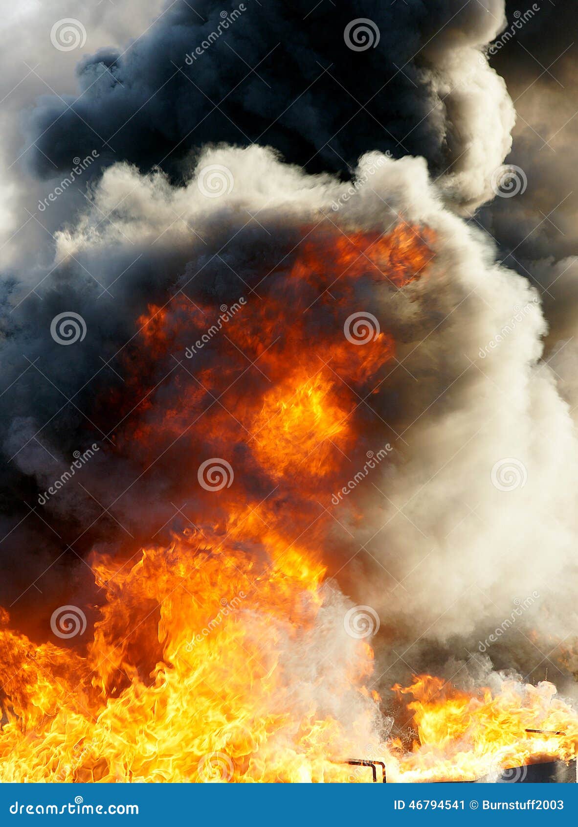 Explosion and fireball editorial photo. Image of crew - 46794541