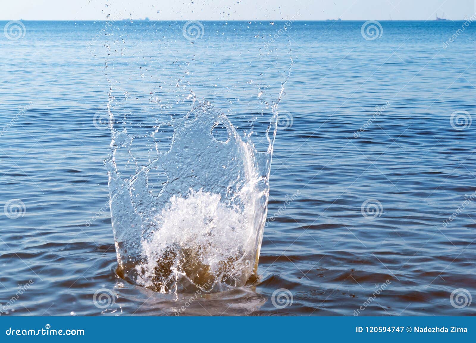 The Explosion of the Sea Surface, a Splash of Water, Flash Water Stock ...