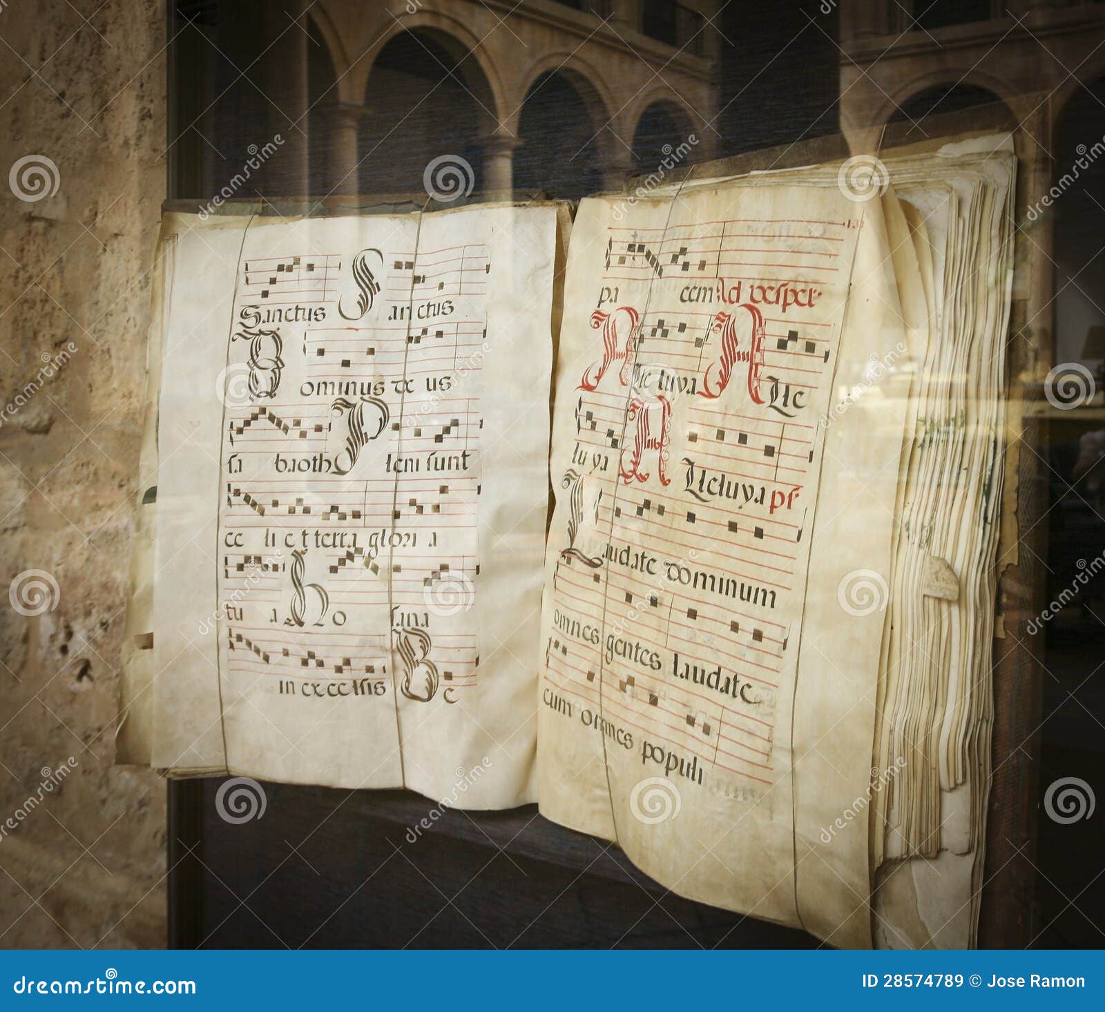 Exposición De Un Códice Medieval Imagen de archivo - Imagen de expuesto ...