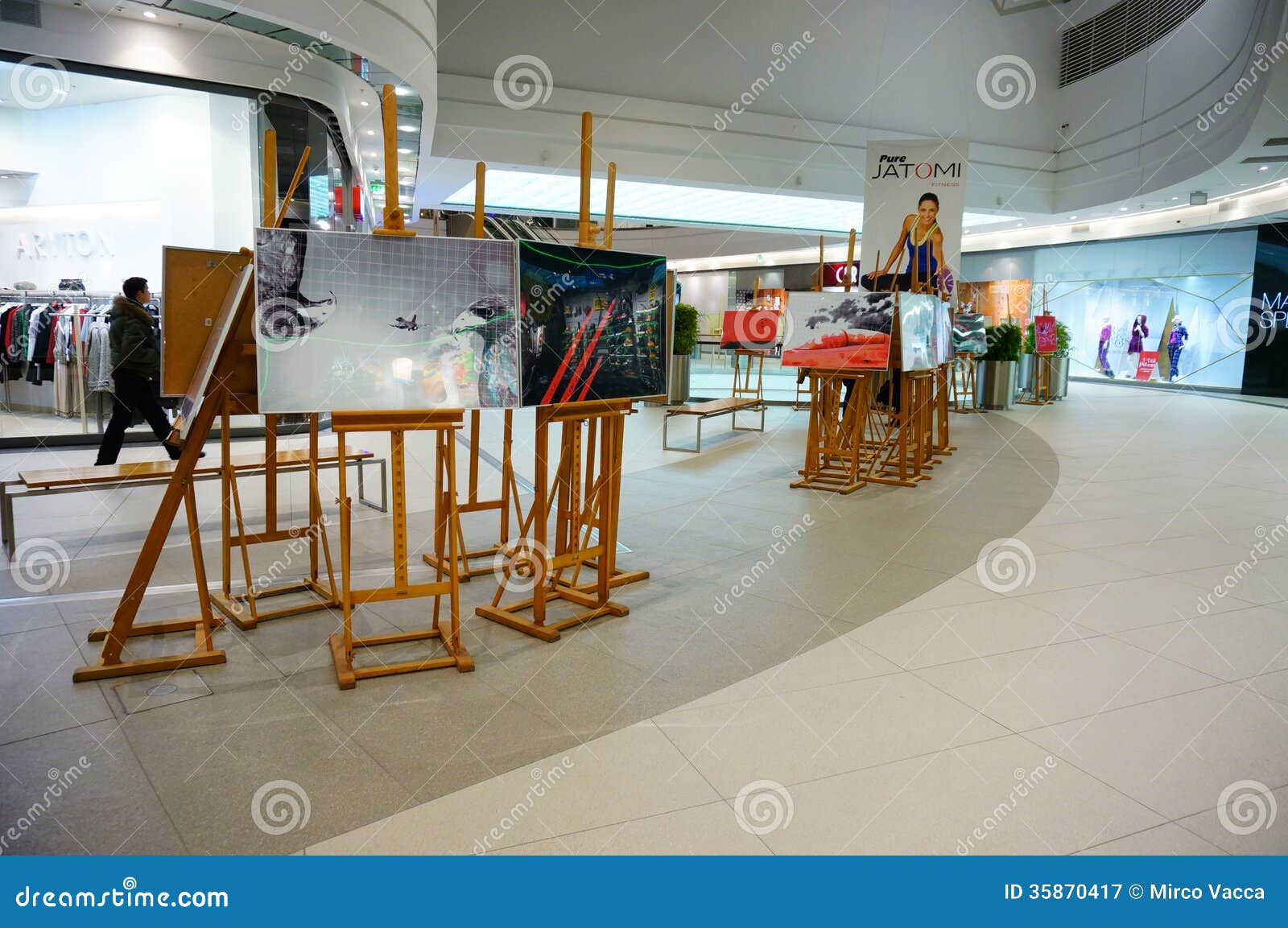 Exposition d'art photographie éditorial. Image du pologne - 35870417