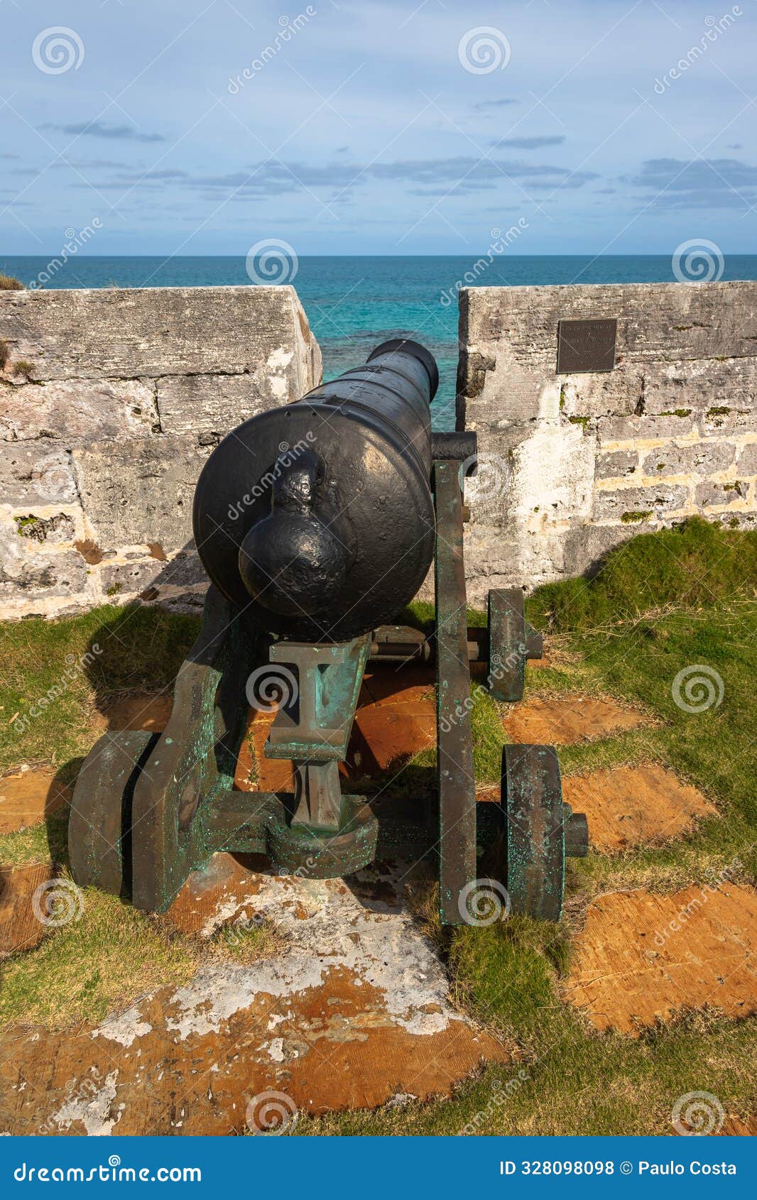 Artillery in the Fortress of Bermuda Stock Photo - Image of hilltop ...