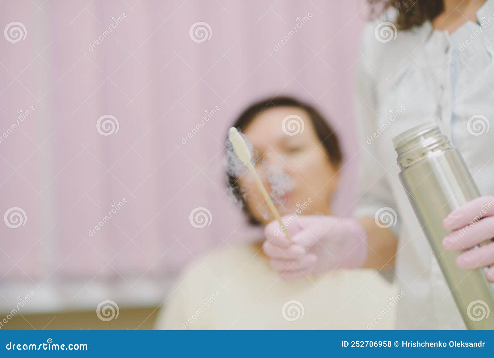 Exposure To the Skin with Liquid Nitrogen in Cosmetic Procedures Stock ...