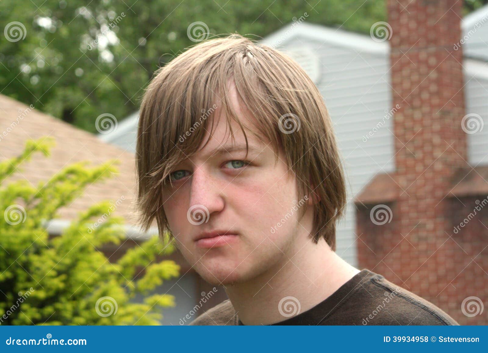 Expresión Adolescente Obstinada Del Muchacho Foto de archivo - Imagen ...