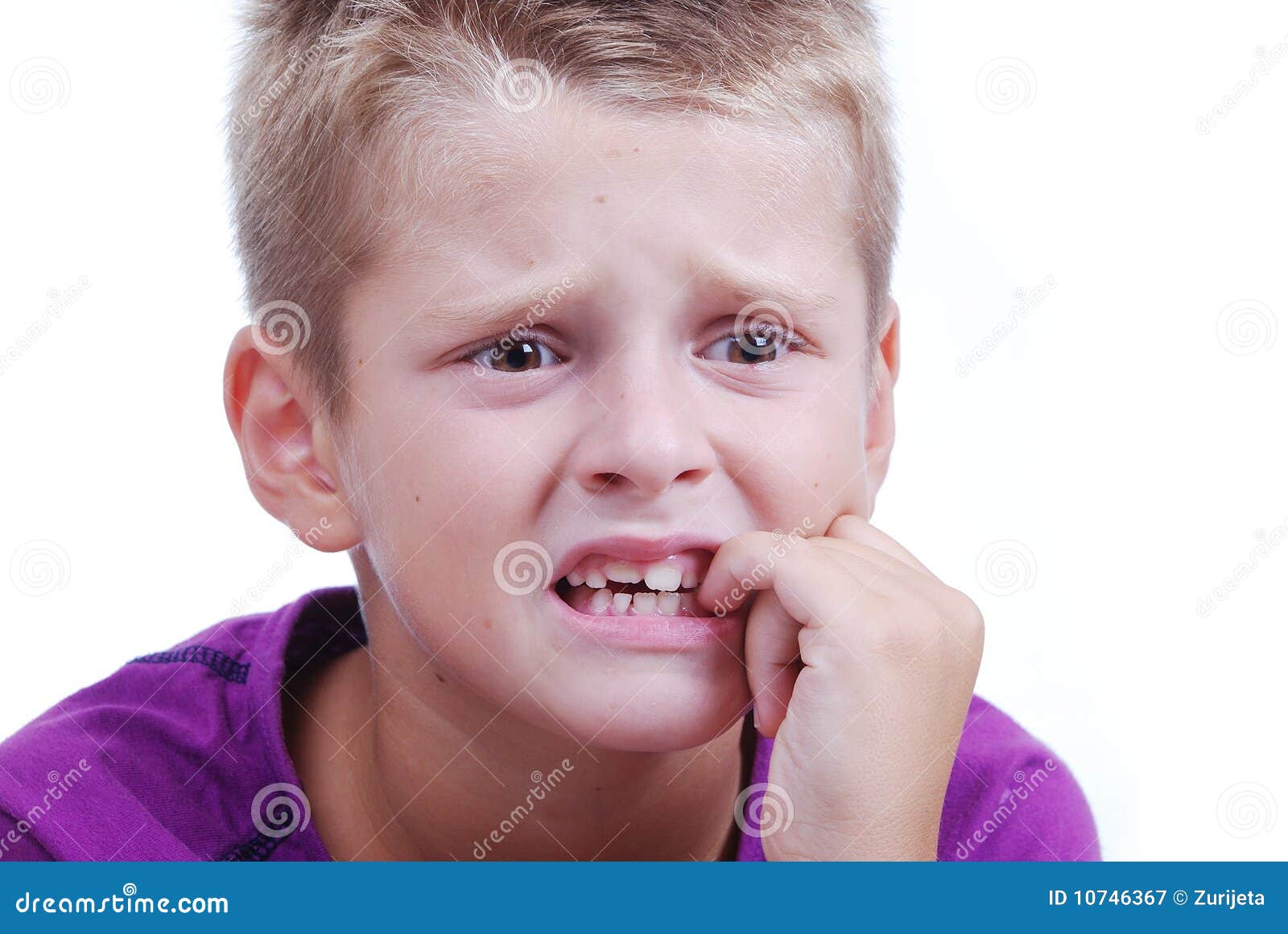 Expression De Tension Sur Le Visage Du Petit Gosse Blond Image stock ...
