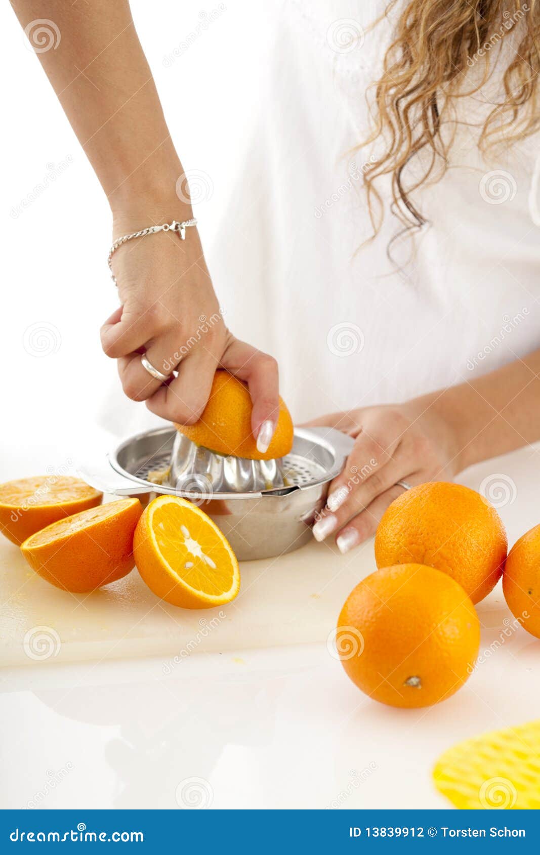 Exprimir naranjas foto de archivo. Imagen de ingredientes - 13839912