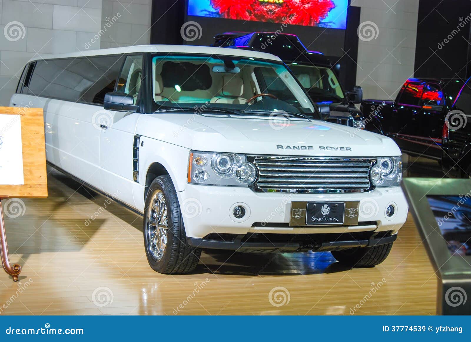 Extended Land Rover editorial stock image. Image of paint - 37774539