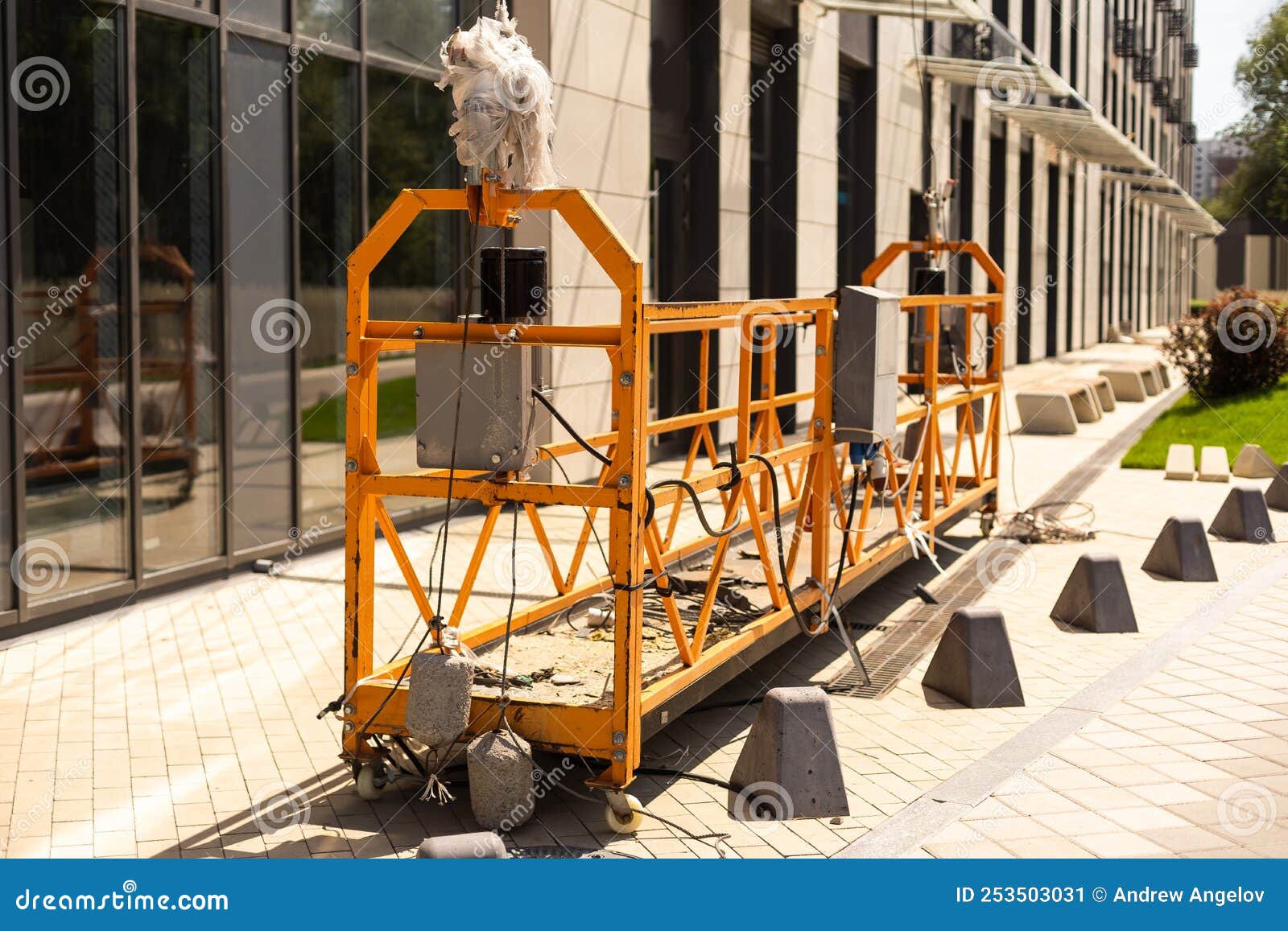 Extensive Scaffolding Providing Platforms for Work in Progress on a New ...