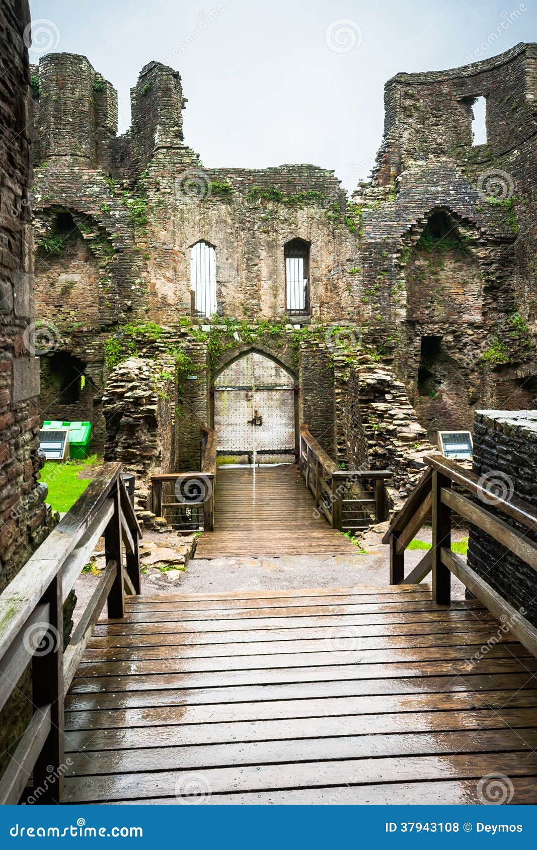 Exterior of Caerphilly Castle, Wales Editorial Stock Photo - Image of ...