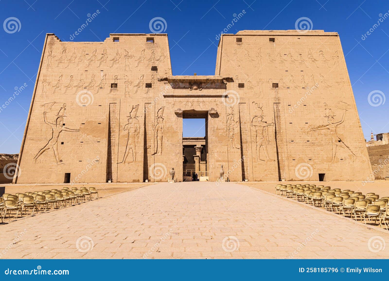 Exterior Do Templo De Horas Em Edfu Foto de Stock - Imagem de ptolemia, egipetologia: 258185796