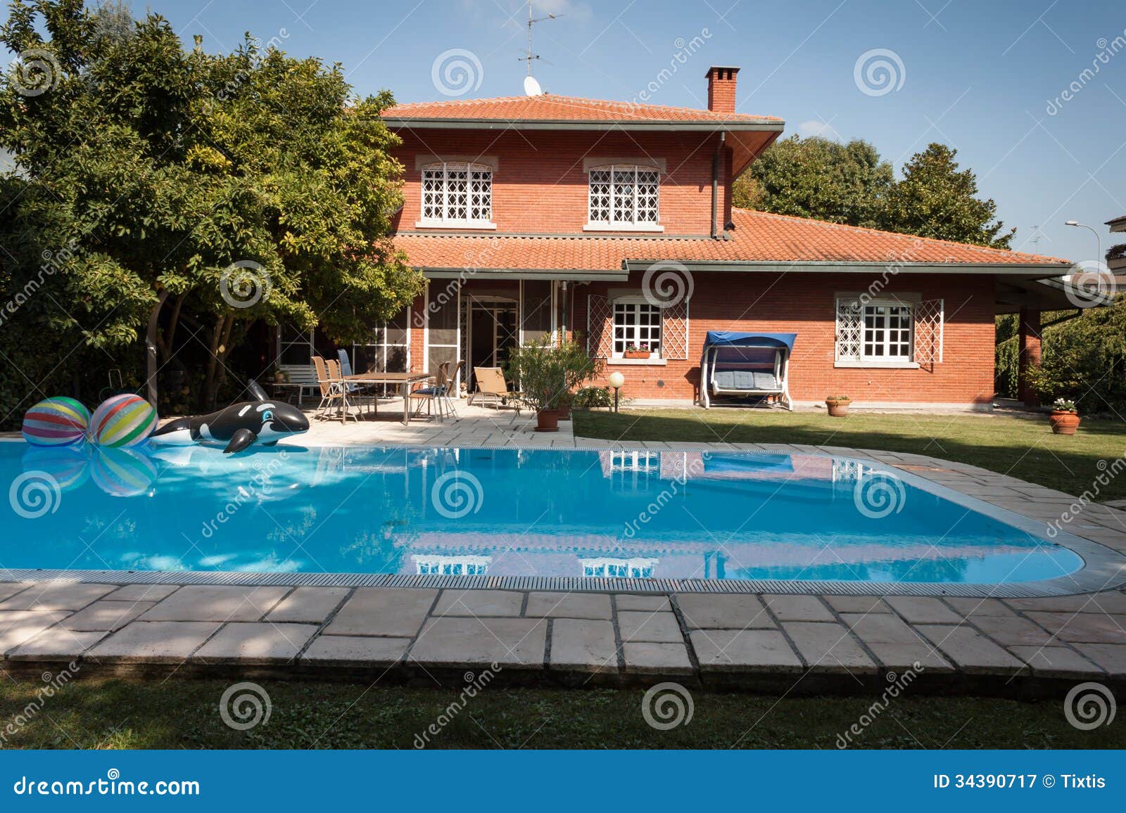 Exterior of a nice villa stock image. Image of pool, lawn - 34390717